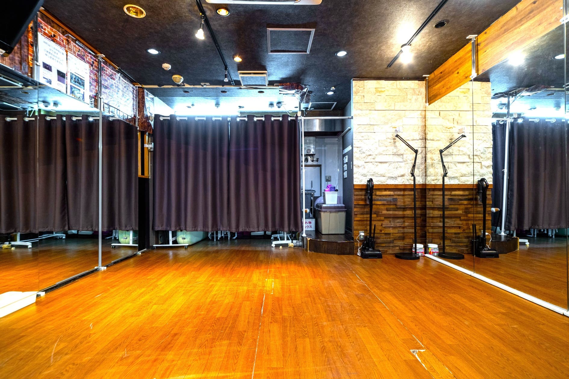 京急川崎駅から1分、JR川崎駅から3分、24時間いつでも利用できるレンタルスペースの写真5