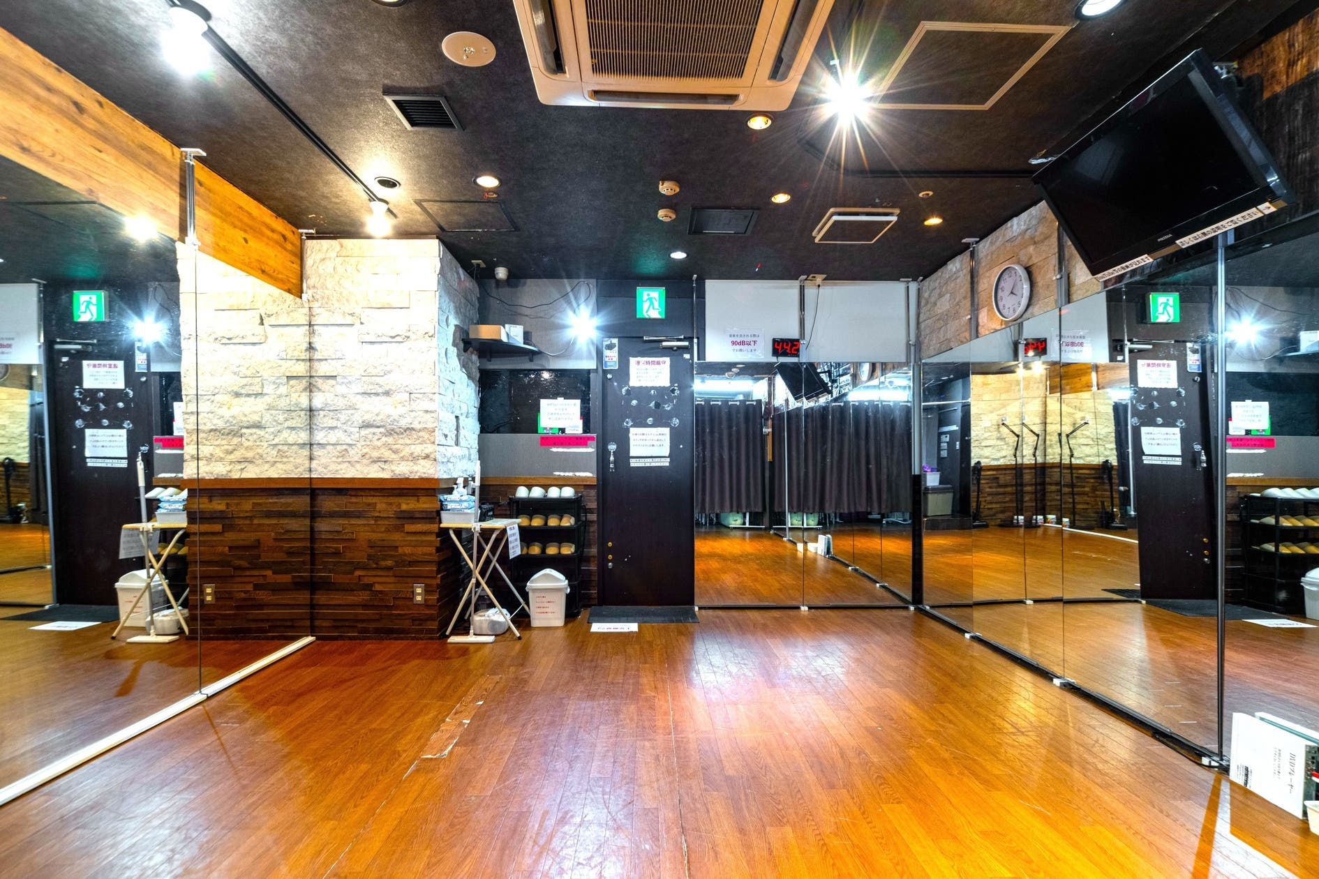 京急川崎駅から1分、JR川崎駅から3分、24時間いつでも利用できるレンタルスペースの写真6