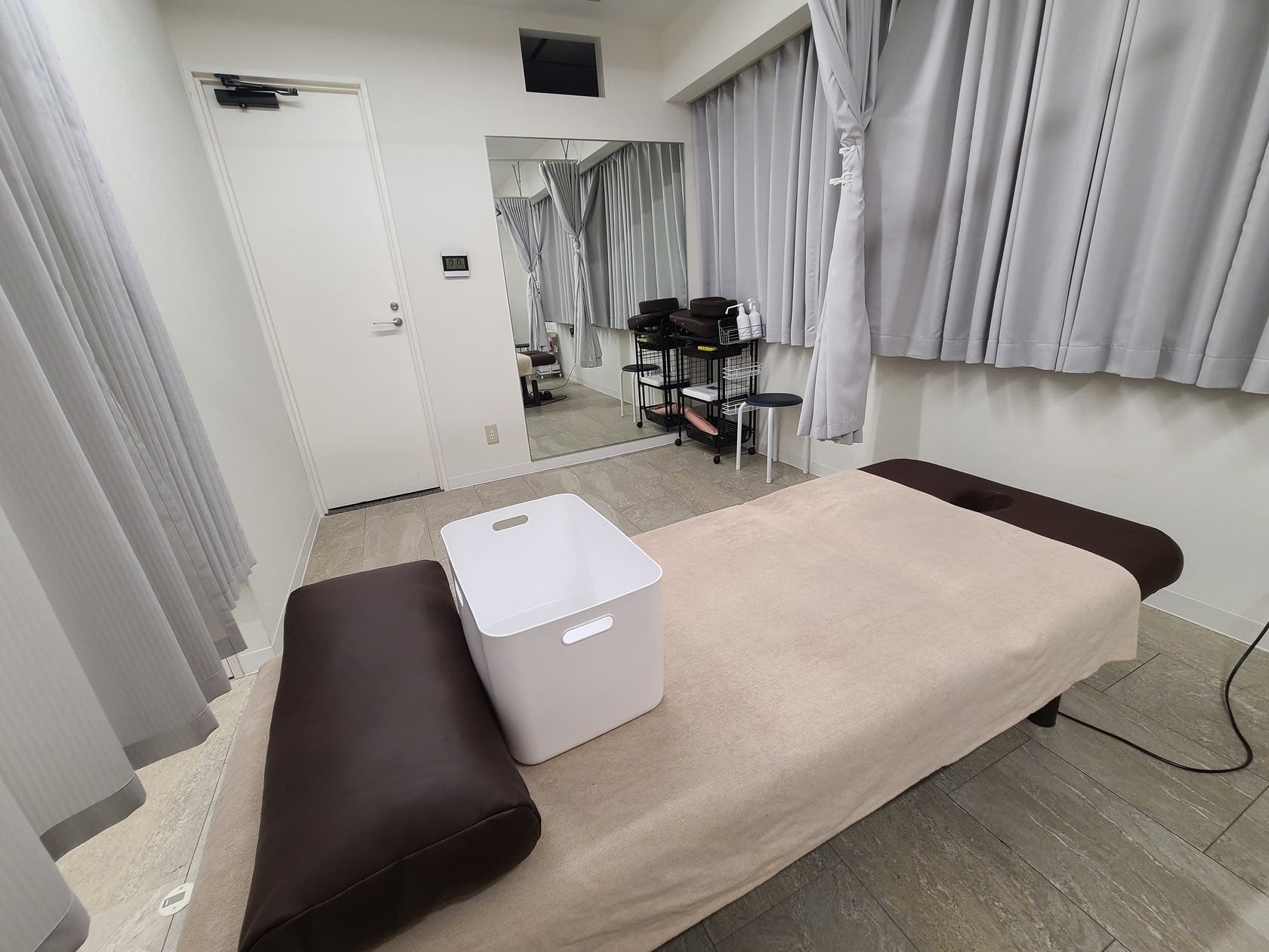 【鍼灸整骨院】半個室！マッサージ、鍼、簡易トレーニングも可能！/上野駅徒歩6分！施術ベットありの写真1