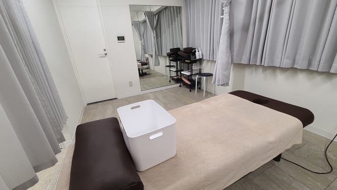 【鍼灸整骨院】半個室!マッサージ、鍼、簡易トレーニングも可能!/上野駅徒歩6分!施術ベットありの写真1