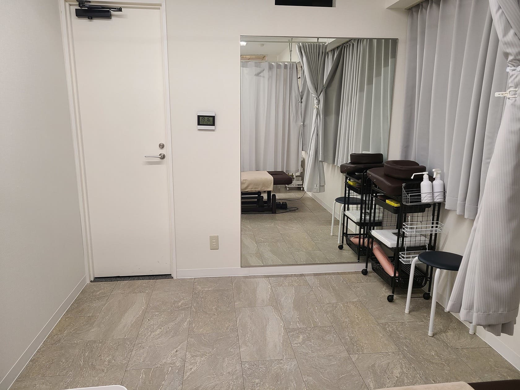 【鍼灸整骨院】半個室！マッサージ、鍼、簡易トレーニングも可能！/上野駅徒歩6分！施術ベットありの写真2