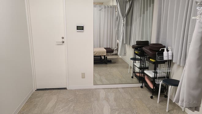 【鍼灸整骨院】半個室!マッサージ、鍼、簡易トレーニングも可能!/上野駅徒歩6分!施術ベットありの写真2