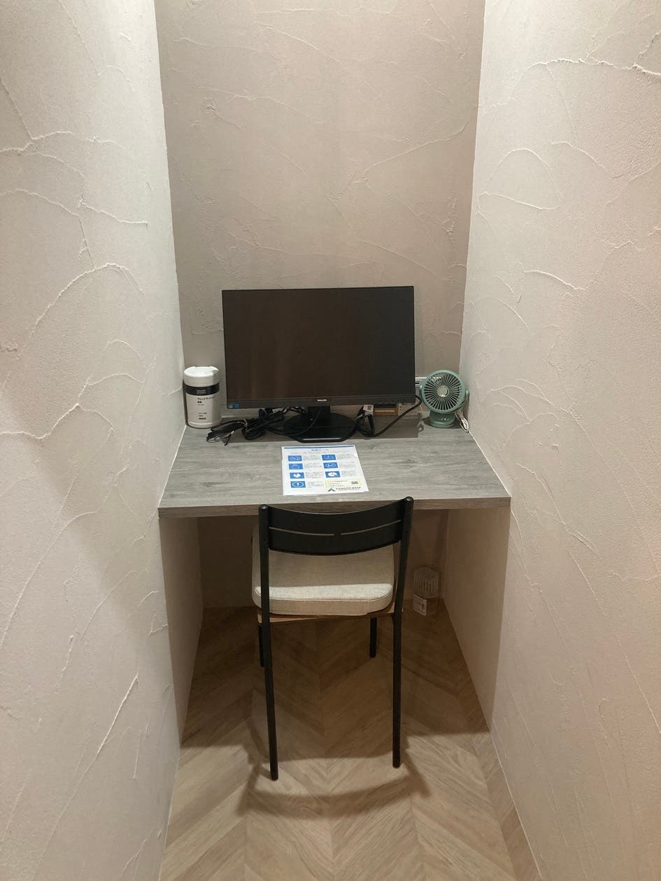 【パーソナルブース羅城門】近鉄大和西大寺駅から徒歩6分の高速Wi-Fi完備の１時間から利用できる1人専用ブースです。の写真1