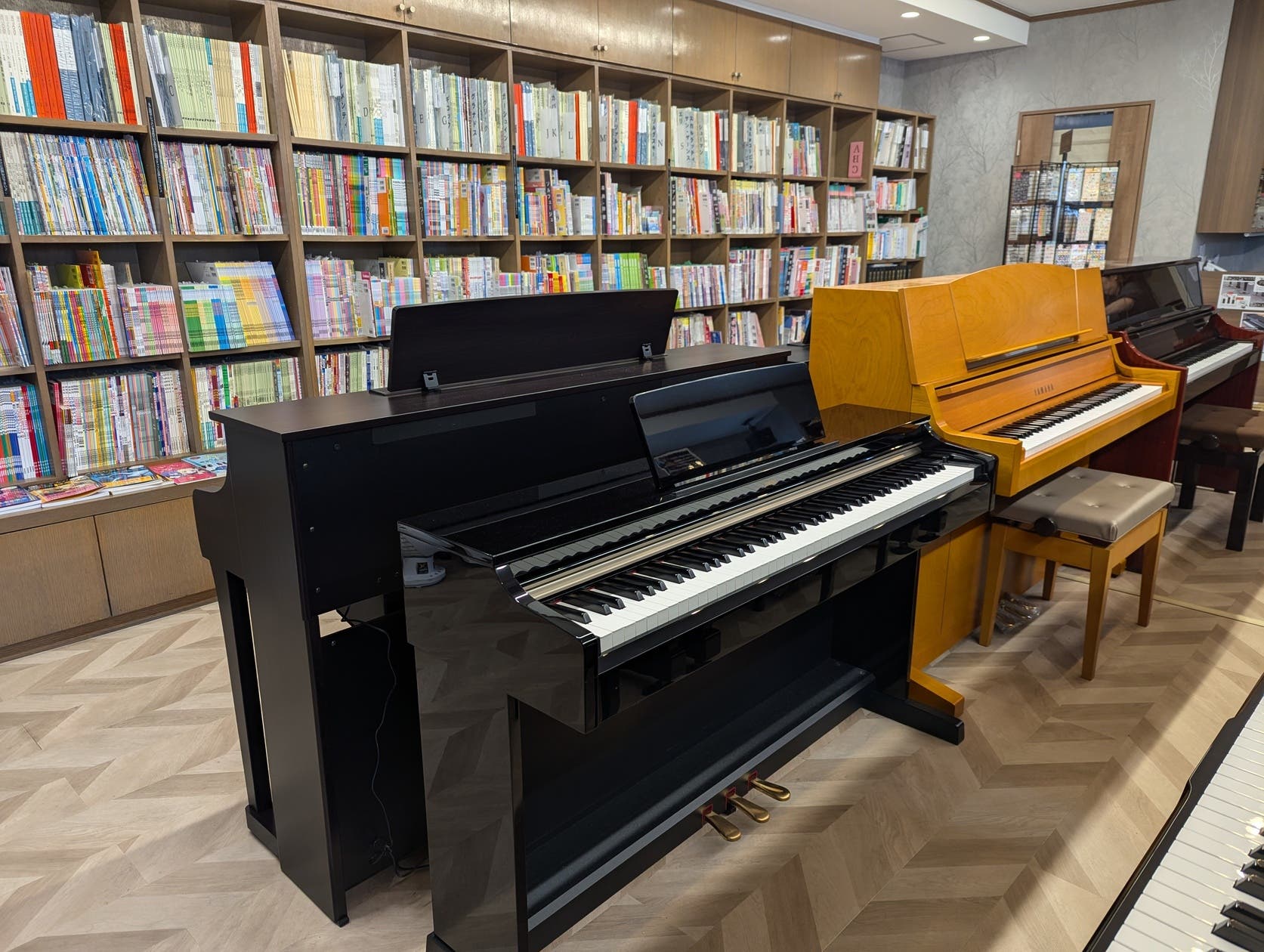 【中山駅徒歩4分】AKIRAホール 87名収容可能。ピアノ・バイオリン・フルートなどの音楽発表会に。の写真2