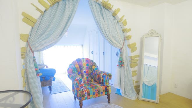 【新宿二丁目店】新宿三丁目駅3分|異国の空気を感じる、小さな隠れ家スタジオの写真1