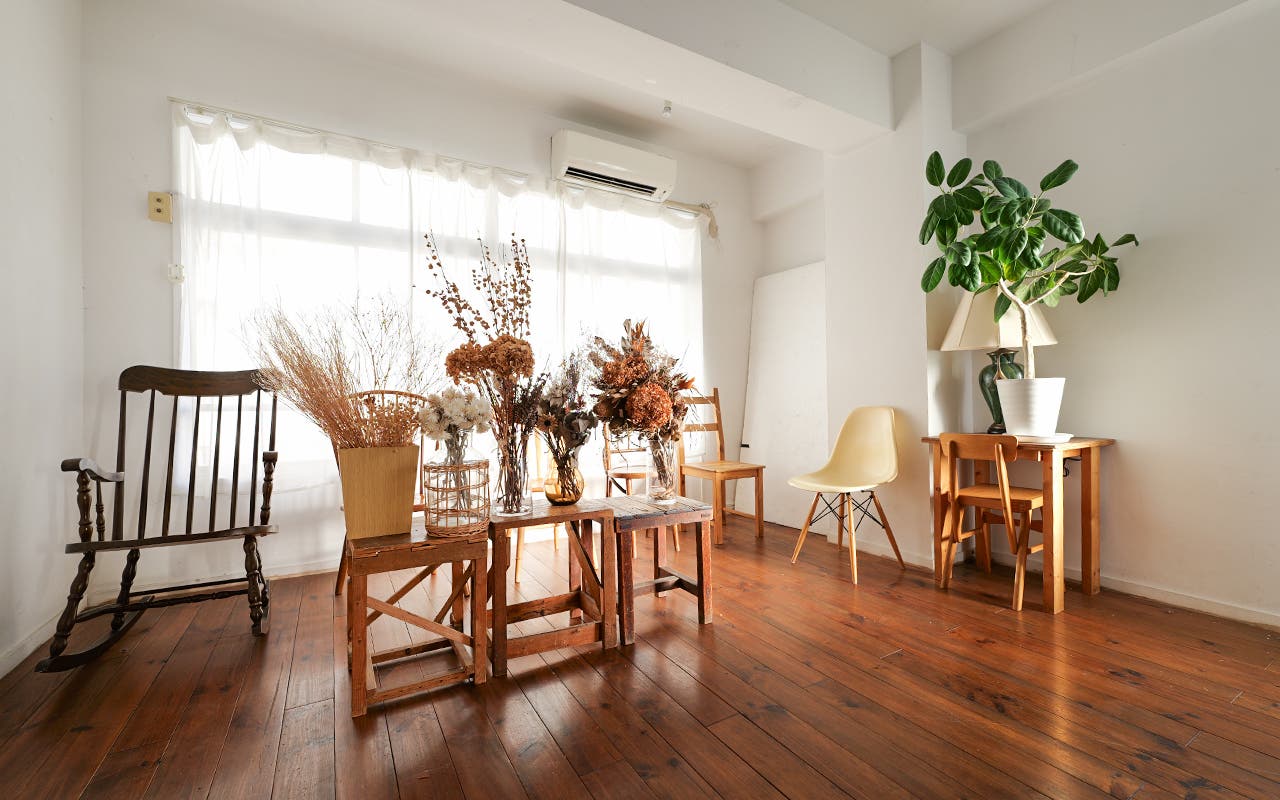 代々木ヴィンテージマンション内の自然光と木とドライフラワーに包まれたの空間の写真4