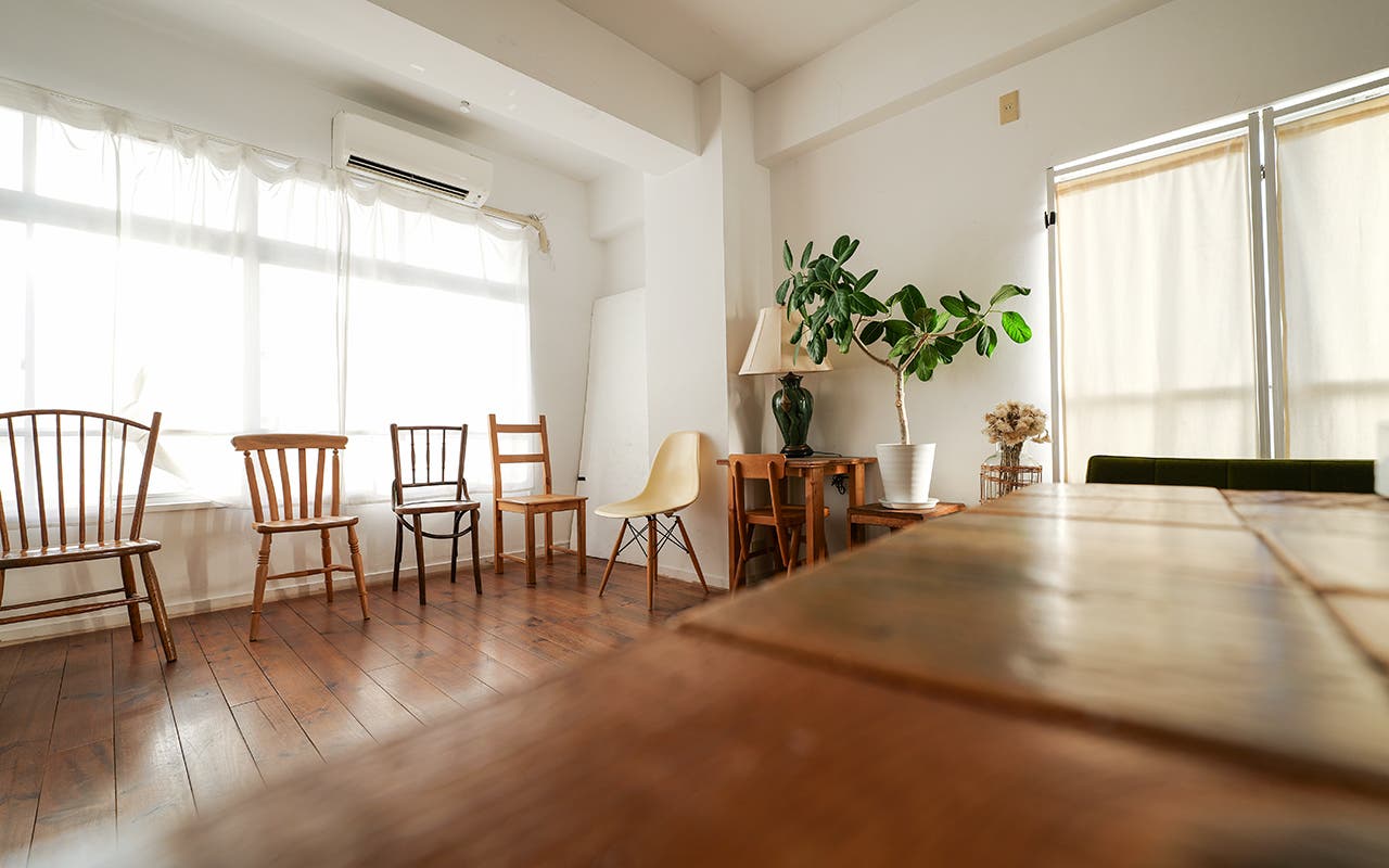 代々木ヴィンテージマンション内の自然光と木とドライフラワーに包まれたの空間の写真23