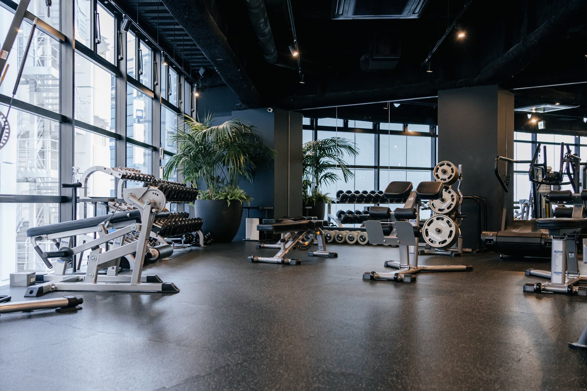 11種類のマシンを完備！渋谷駅【徒歩4分】＆天井高３m超｜上質でラグジュアリーな極上空間の写真1