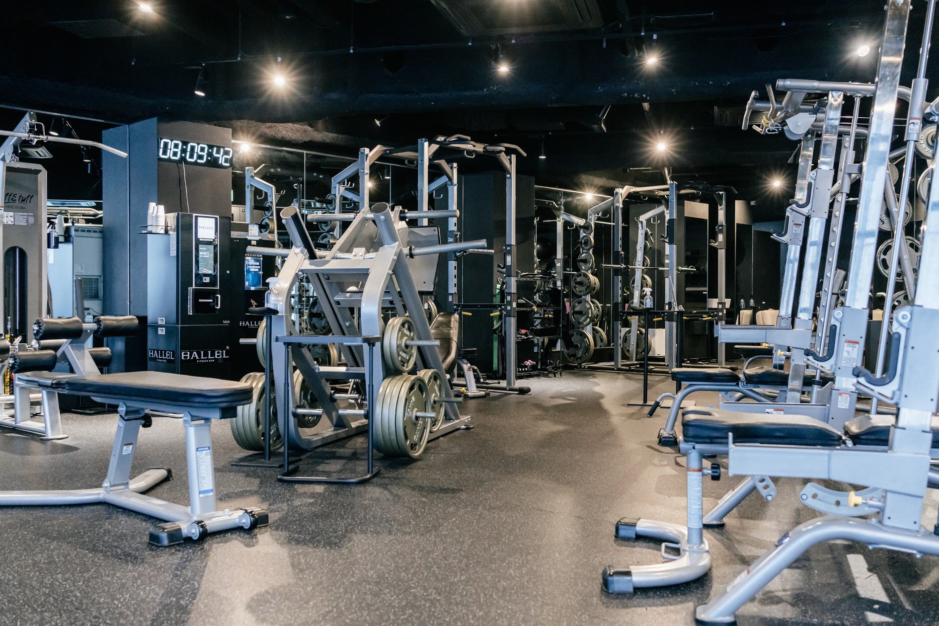 11種類のマシンを完備！渋谷駅【徒歩4分】＆天井高３m超｜上質でラグジュアリーな極上空間の写真2