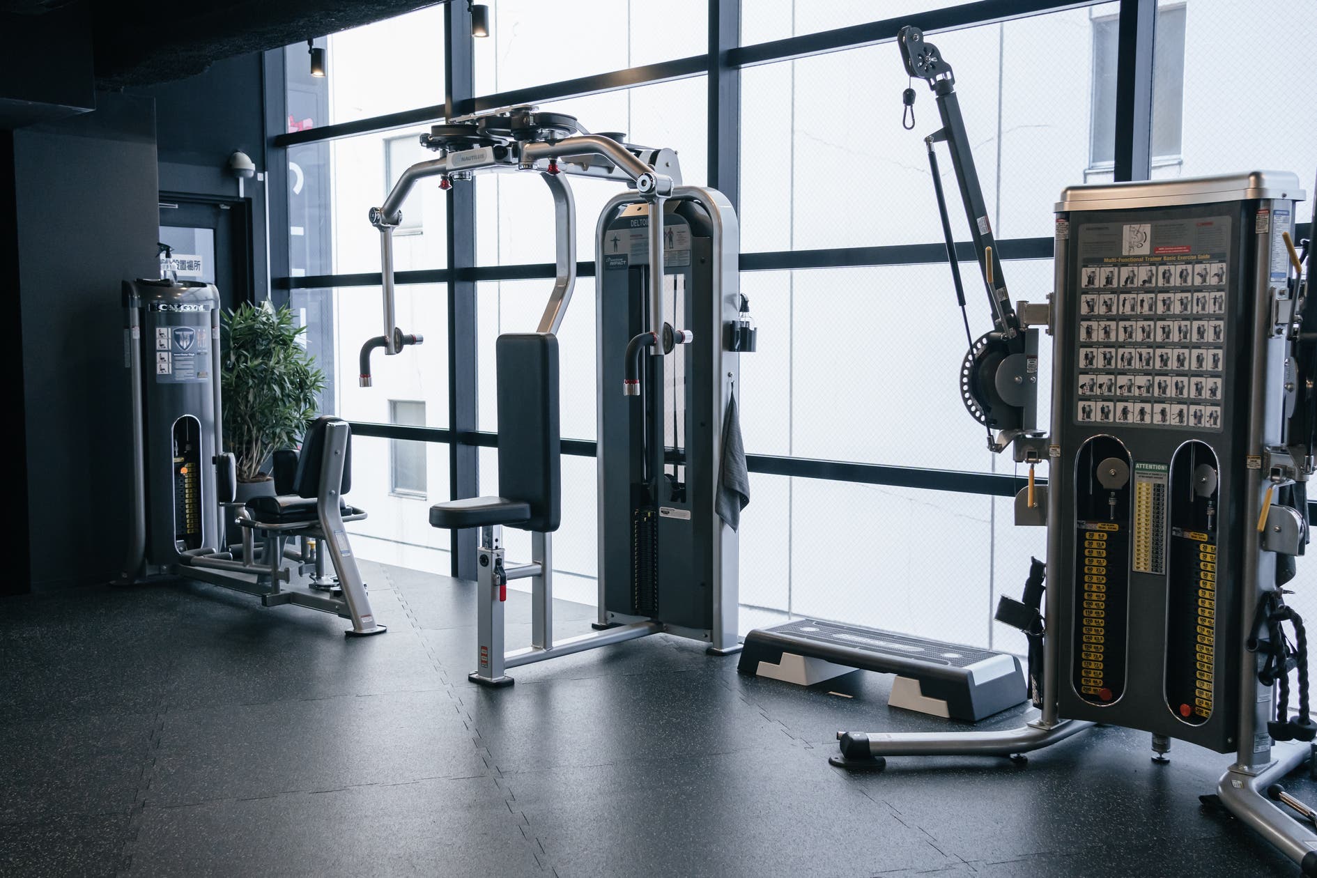 11種類のマシンを完備！渋谷駅【徒歩4分】＆天井高３m超｜上質でラグジュアリーな極上空間の写真4