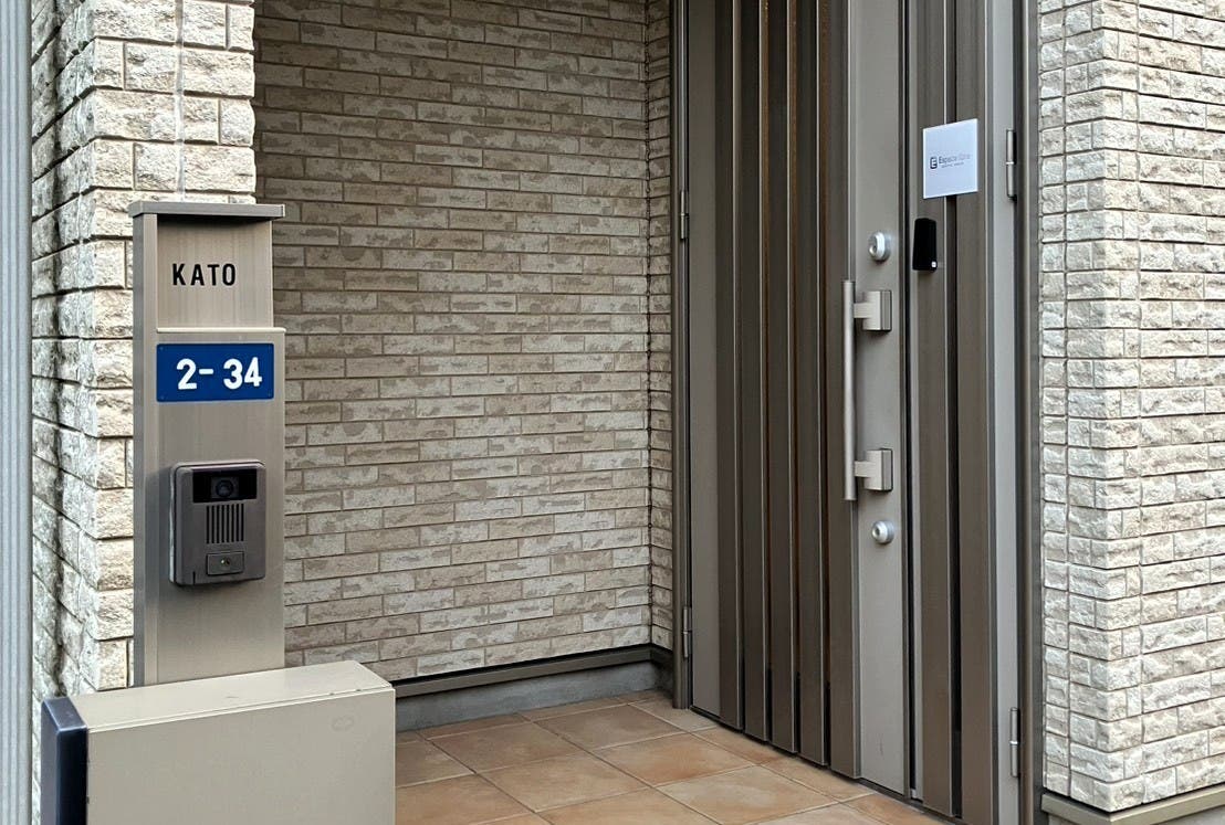 車での来場もOK　静かな住宅街の集中個室｜快適ワークチェア＆昇降デスクでテレワーク・学習・小会議に最適の写真3