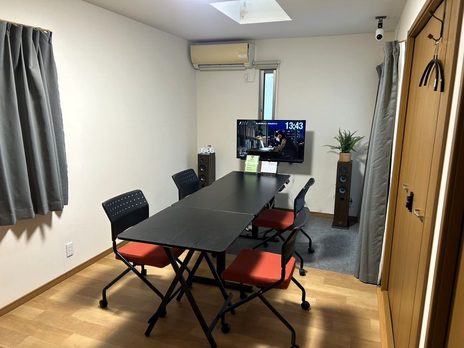 車での来場もOK　静かな住宅街の集中個室｜快適ワークチェア＆昇降デスクでテレワーク・学習・小会議に最適の写真6