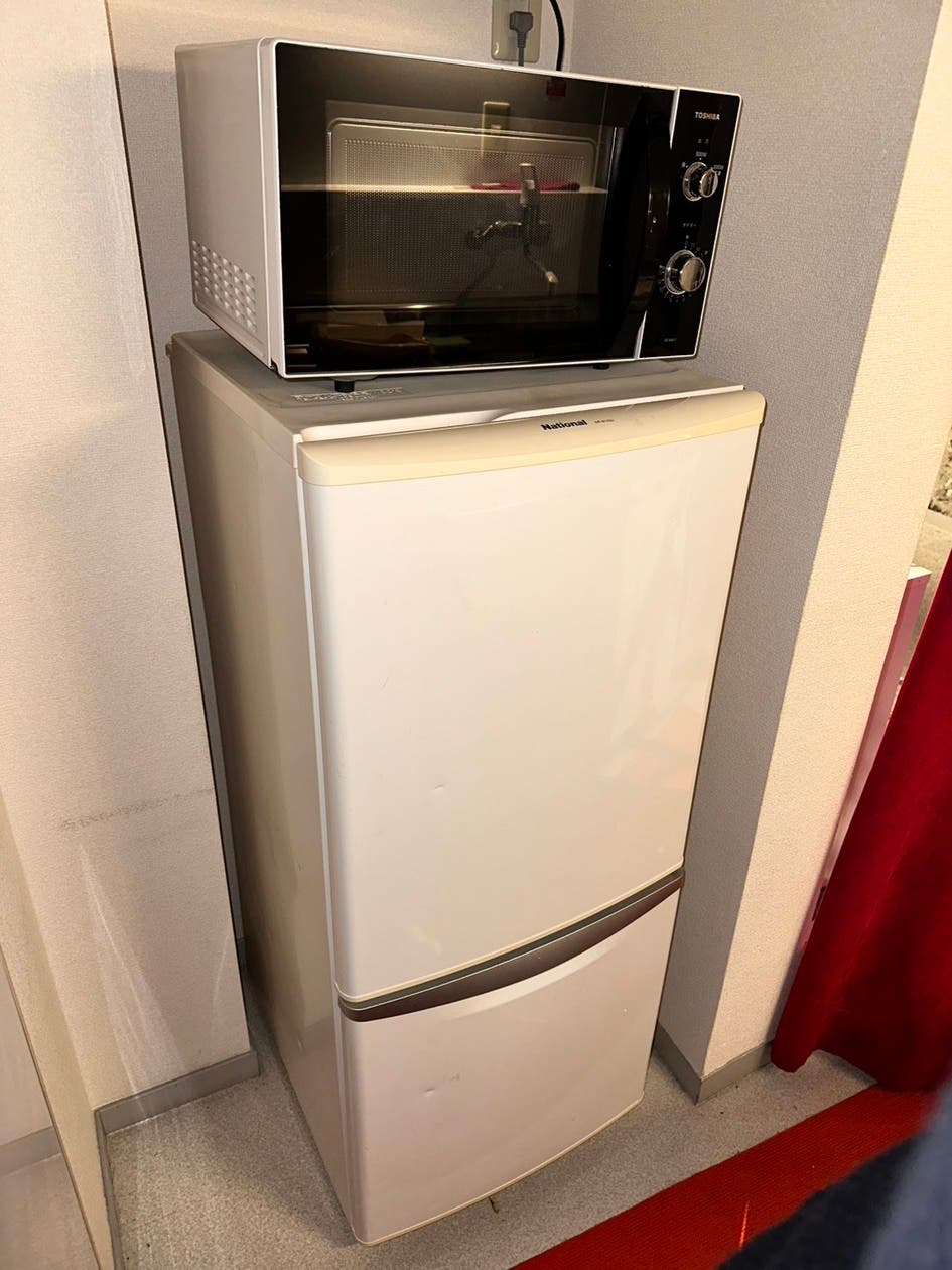 2号店 西新宿駅1分撮影スタジオ📷/機材無料📹/背景紙・モニターあり/真紅ベルベット/デザイナーズ家具🪑の写真29