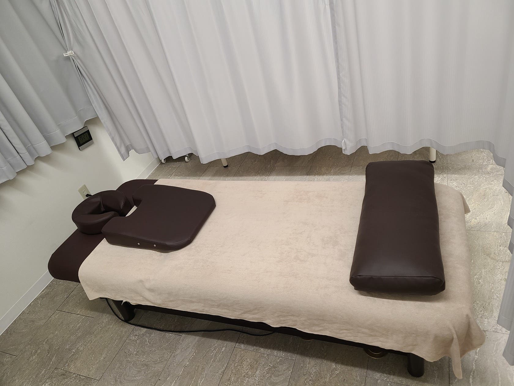 【鍼灸整骨院】半個室！マッサージ、鍼、簡易トレーニングも可能！/上野駅徒歩6分！施術ベットありの写真3