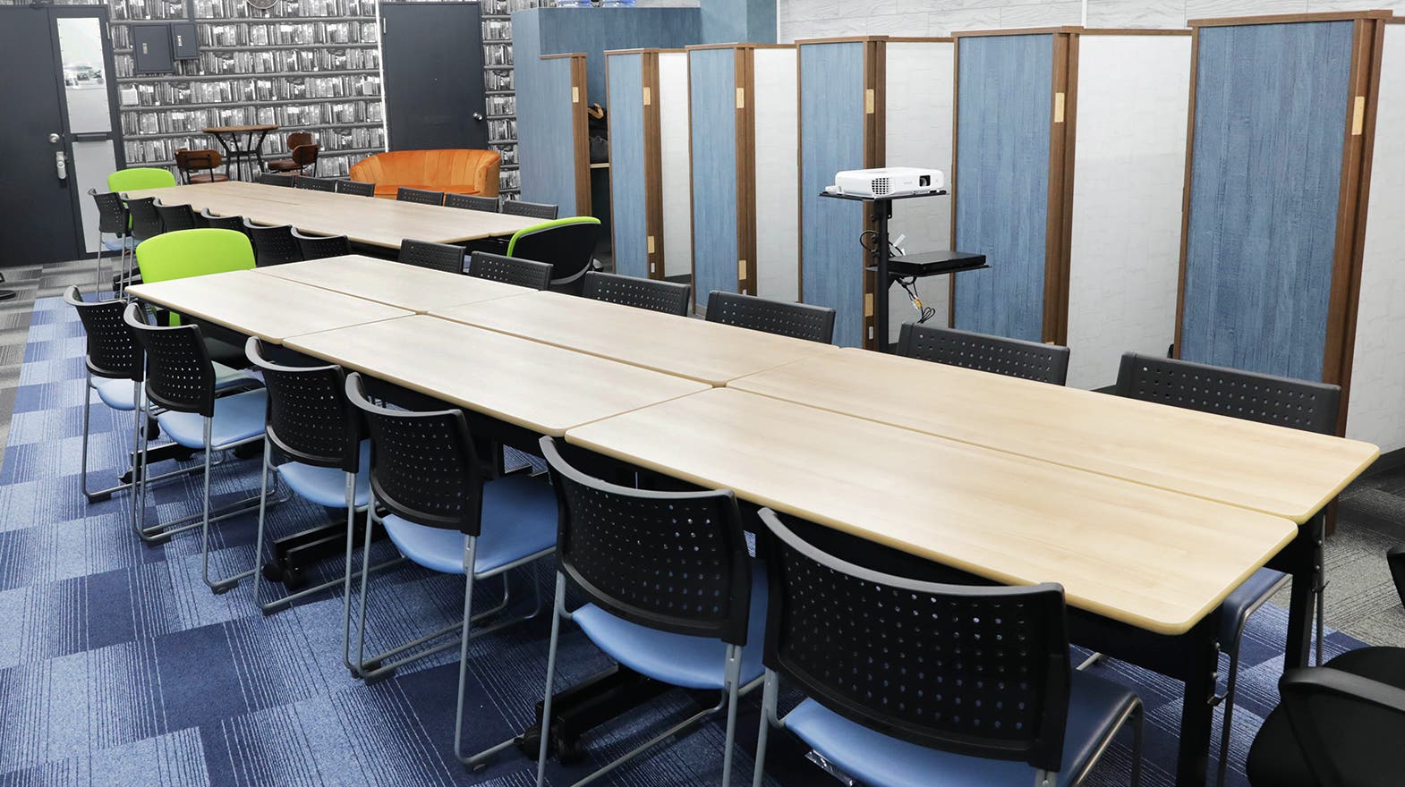 【元町駅徒歩スグ】最大38名着席！地域最安値級＆プロジェクター等 備品完備｜広々約80㎡で会議・研修に最適✨の写真2
