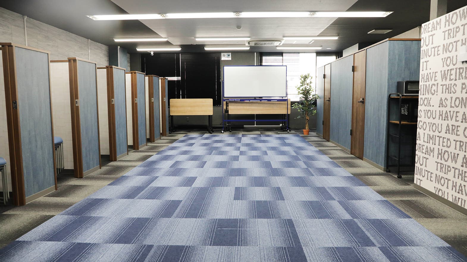 【元町駅徒歩スグ】最大38名着席！地域最安値級＆プロジェクター等 備品完備｜広々約80㎡で会議・研修に最適✨の写真3