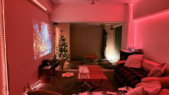 クリスマスツリー設置しました⭐️110インチプロジェクターで動画が見放題🎞️✨新大阪駅徒歩5分🏠🎉の写真1