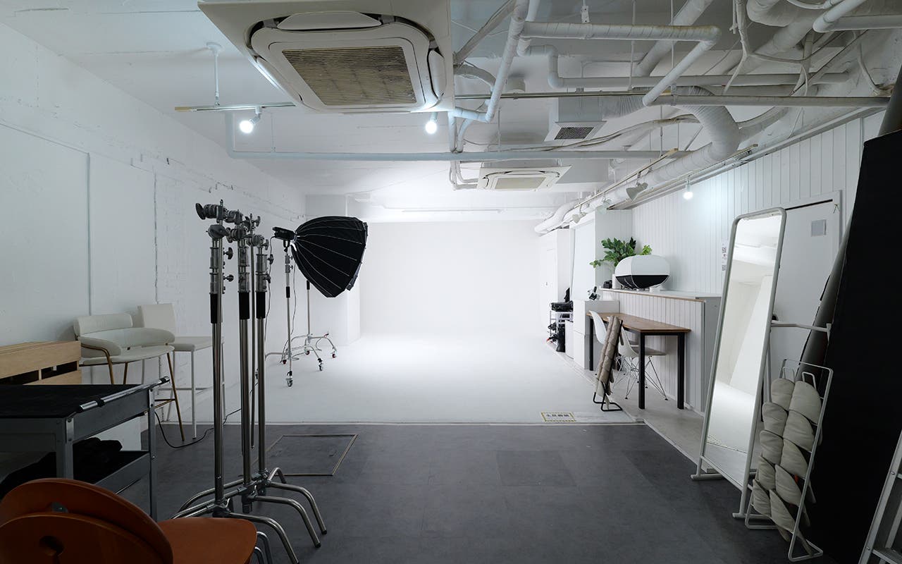 南青山の誰でも気軽に24h使える本格的セルフ型白ホリスタジオ！の写真9