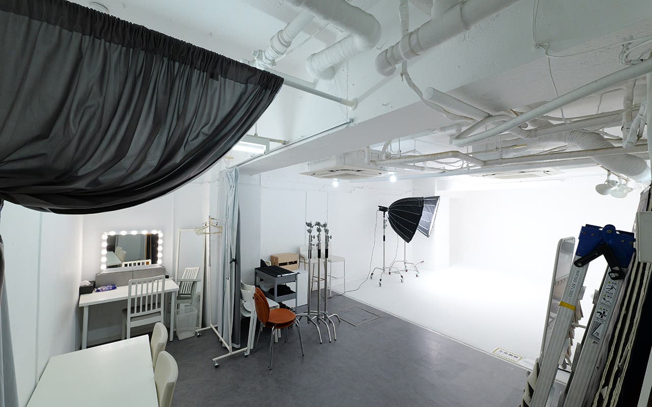 南青山の誰でも気軽に24h使える本格的セルフ型白ホリスタジオ！の写真8