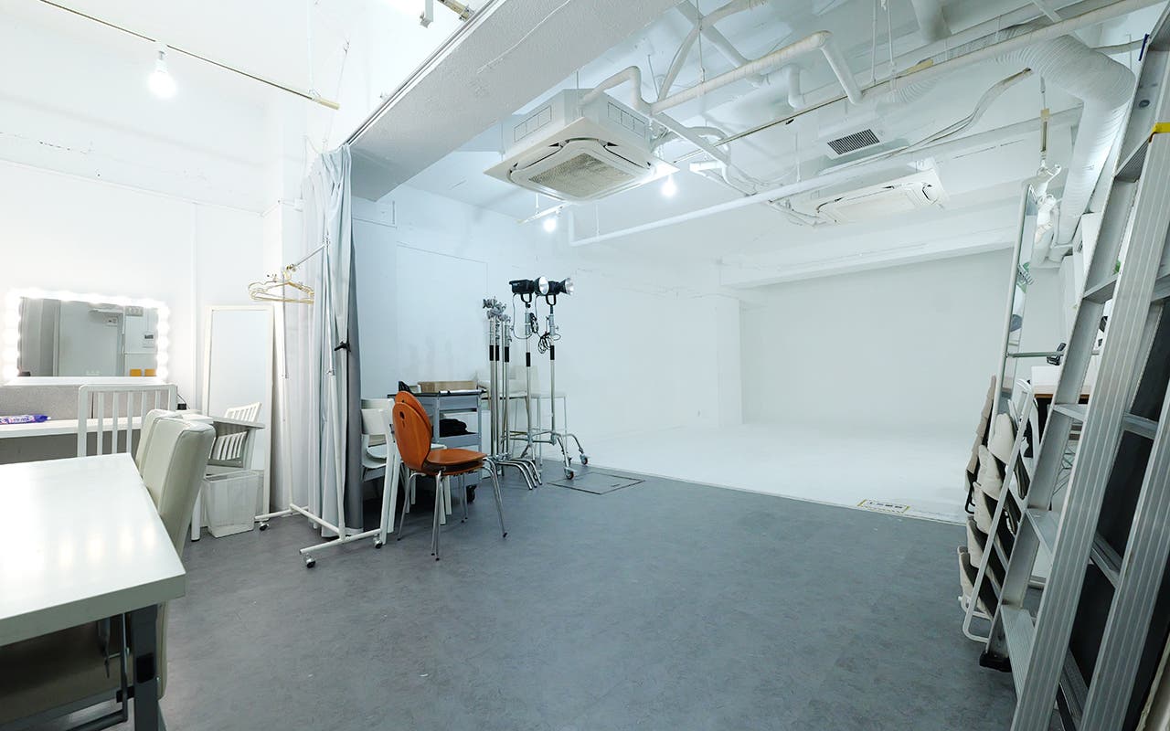 南青山の誰でも気軽に24h使える本格的セルフ型白ホリスタジオ！の写真16