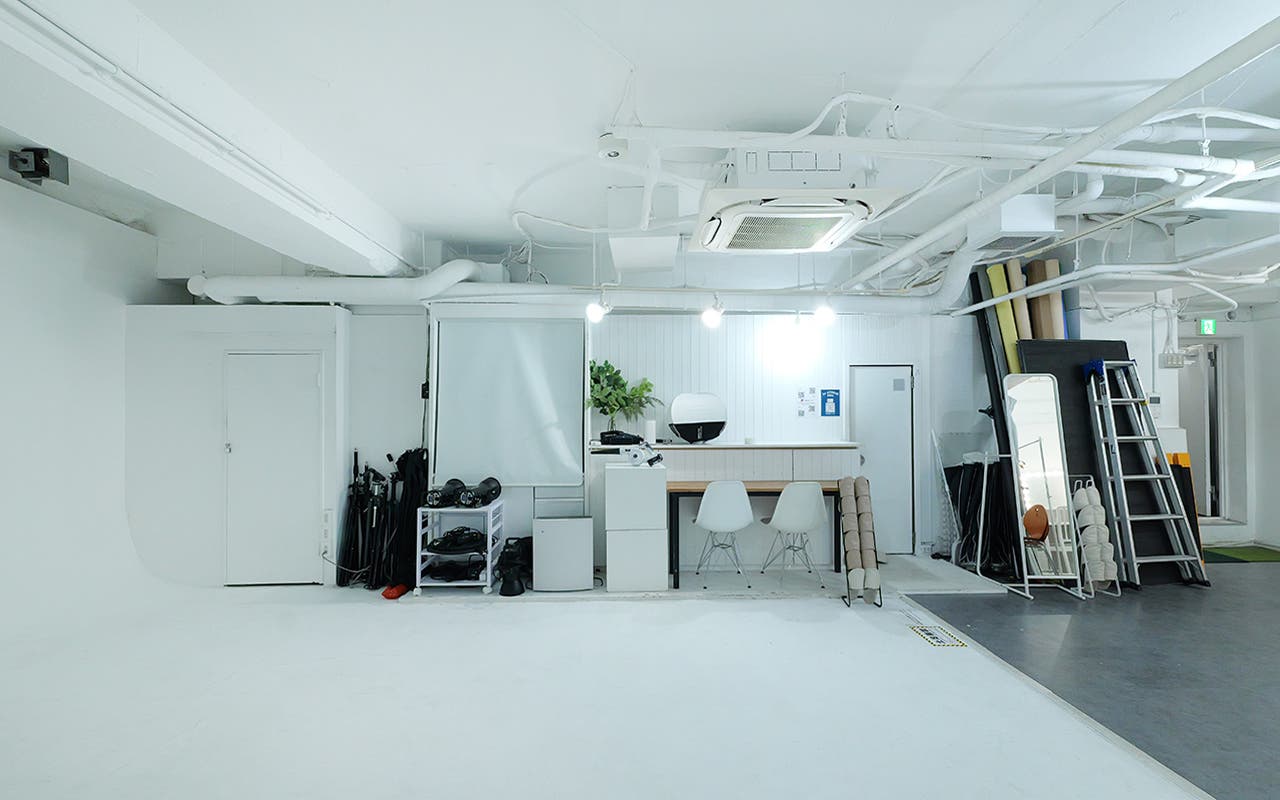 南青山の誰でも気軽に24h使える本格的セルフ型白ホリスタジオ！の写真15