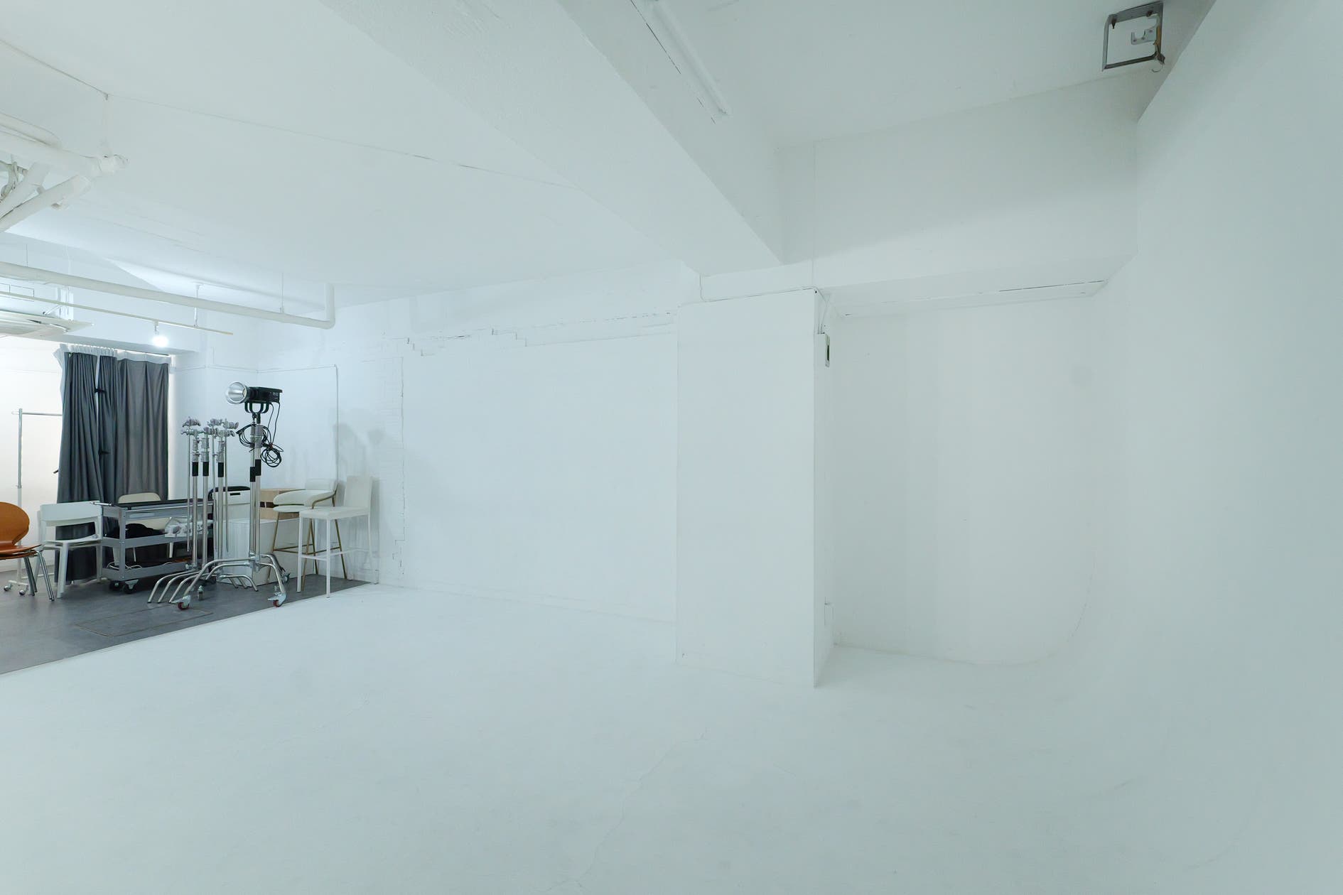 南青山の誰でも気軽に24h使える本格的セルフ型白ホリスタジオ！の写真17