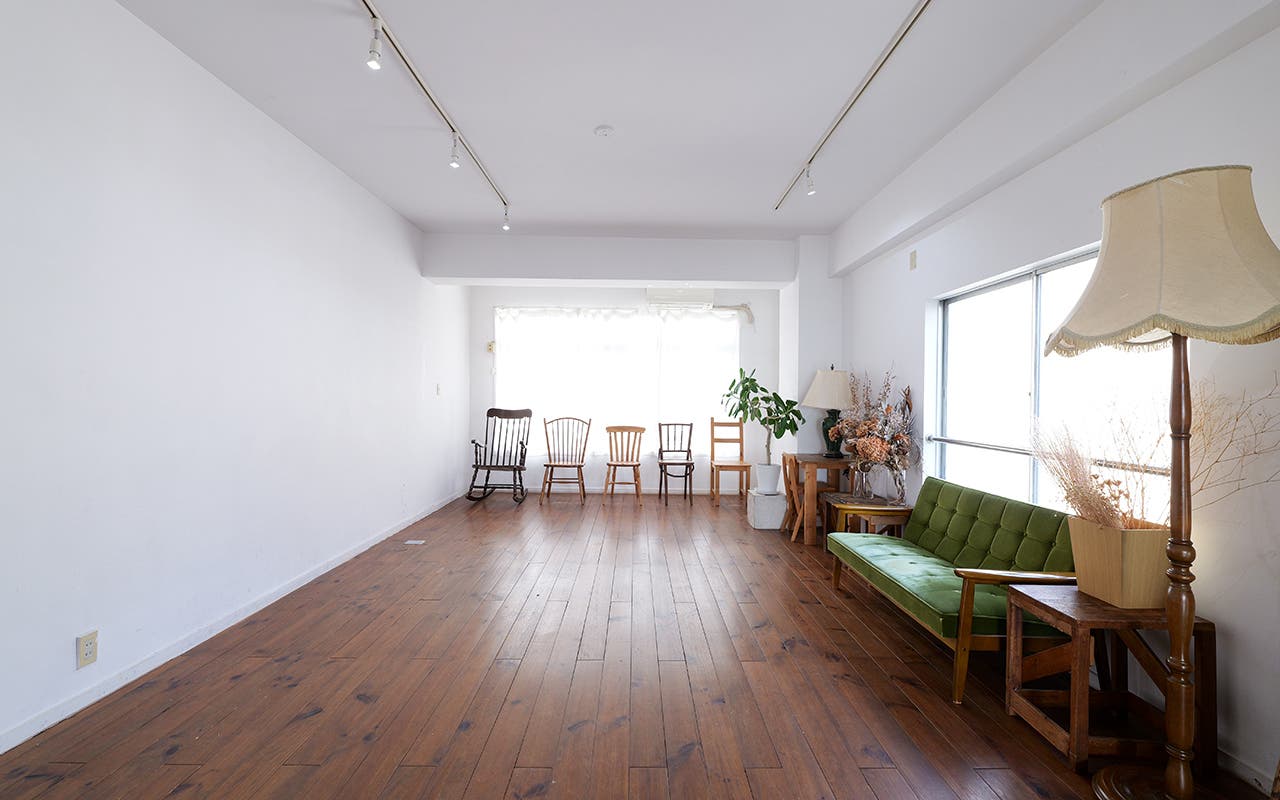 代々木ヴィンテージマンション内の自然光と木とドライフラワーに包まれたの空間の写真11