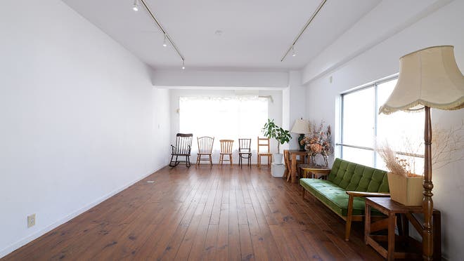 代々木ヴィンテージマンション内の自然光と木とドライフラワーに包まれたの空間の写真11