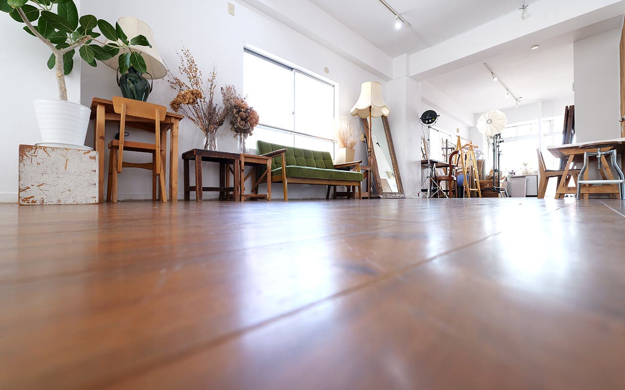 代々木ヴィンテージマンション内の自然光と木とドライフラワーに包まれたの空間の写真5