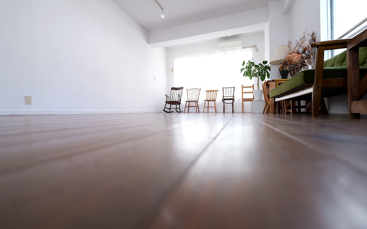 代々木ヴィンテージマンション内の自然光と木とドライフラワーに包まれたの空間の写真1