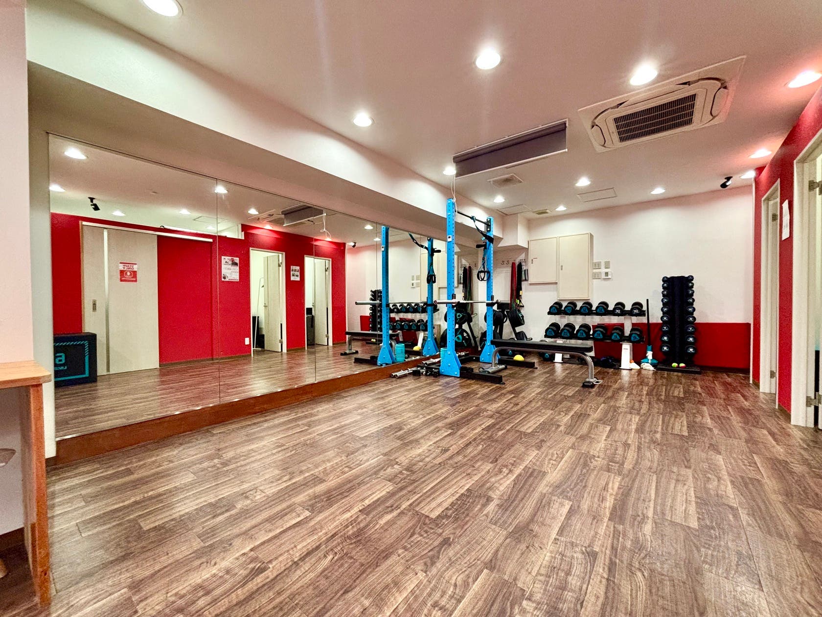 千駄木駅から徒歩2分のトレーニングジム＆ダンススタジオ【トレーニング・ヨガ・ピラティスに最適】の写真1