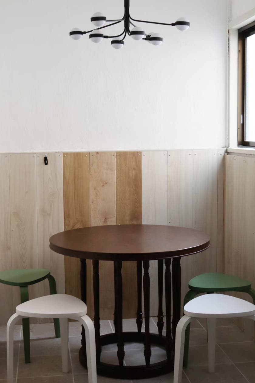 落ち着きのあるカフェのような会議/作業スペース｜1〜10名｜1h〜OK・Wi-Fi/電源完備の写真4