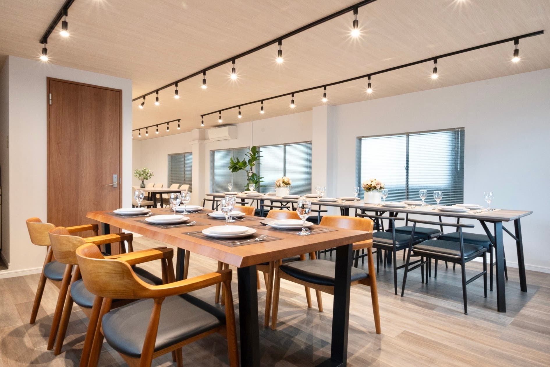 池袋駅南口4分🚃24H/最大40名着席🎉大画面プロジェクター🎬映画・大人気ゲーム機🎮おしゃれなケータリング♪の写真2