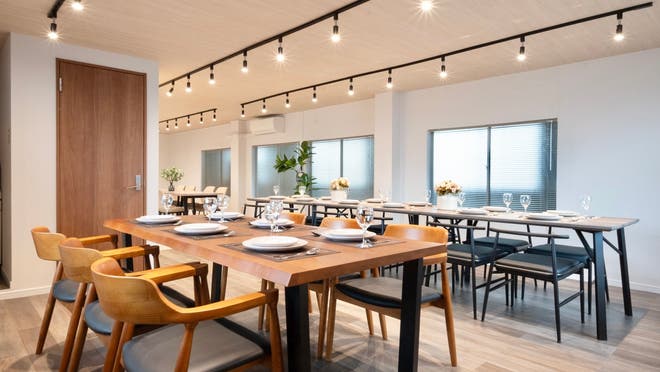 池袋駅南口4分🚃24H/最大40名着席🎉大画面プロジェクター🎬映画・大人気ゲーム機🎮おしゃれなケータリング♪の写真2