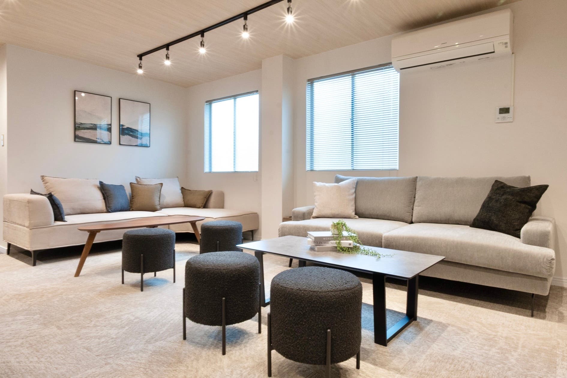 池袋駅南口4分🚃24H/最大40名着席🎉大画面プロジェクター🎬映画・大人気ゲーム機🎮おしゃれなケータリング♪の写真3