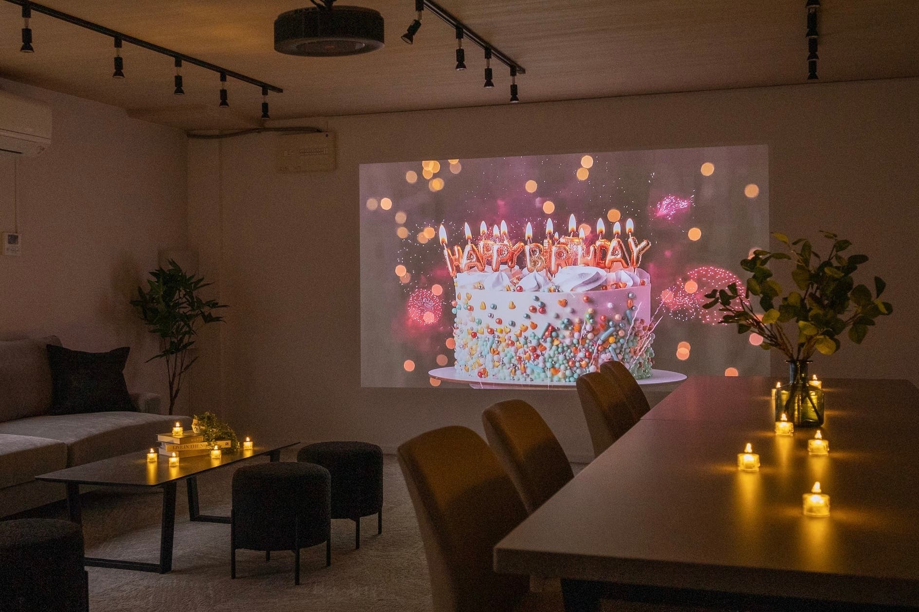 池袋駅南口4分🚃24H/最大40名着席🎉大画面プロジェクター🎬映画・大人気ゲーム機🎮おしゃれなケータリング♪の写真4