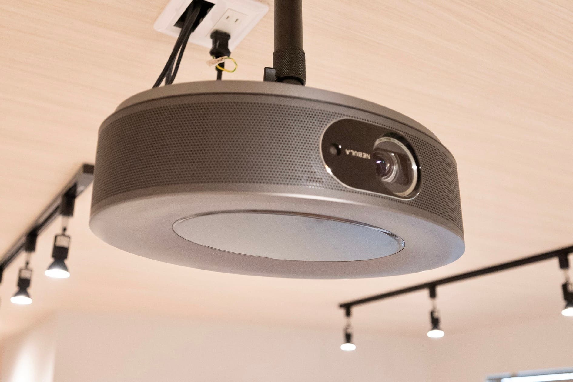 池袋駅南口4分🚃24H/最大40名着席🎉大画面プロジェクター🎬映画・大人気ゲーム機🎮おしゃれなケータリング♪の写真6