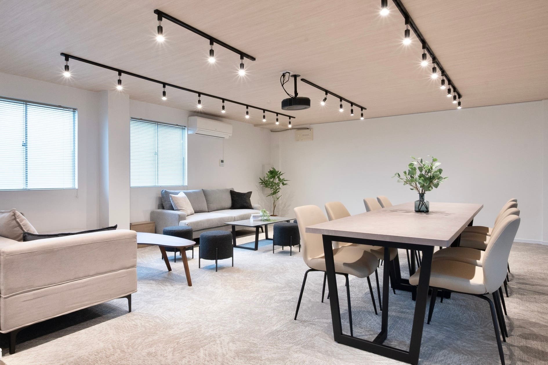 池袋駅南口4分🚃24H/最大40名着席🎉大画面プロジェクター🎬映画・大人気ゲーム機🎮おしゃれなケータリング♪の写真22