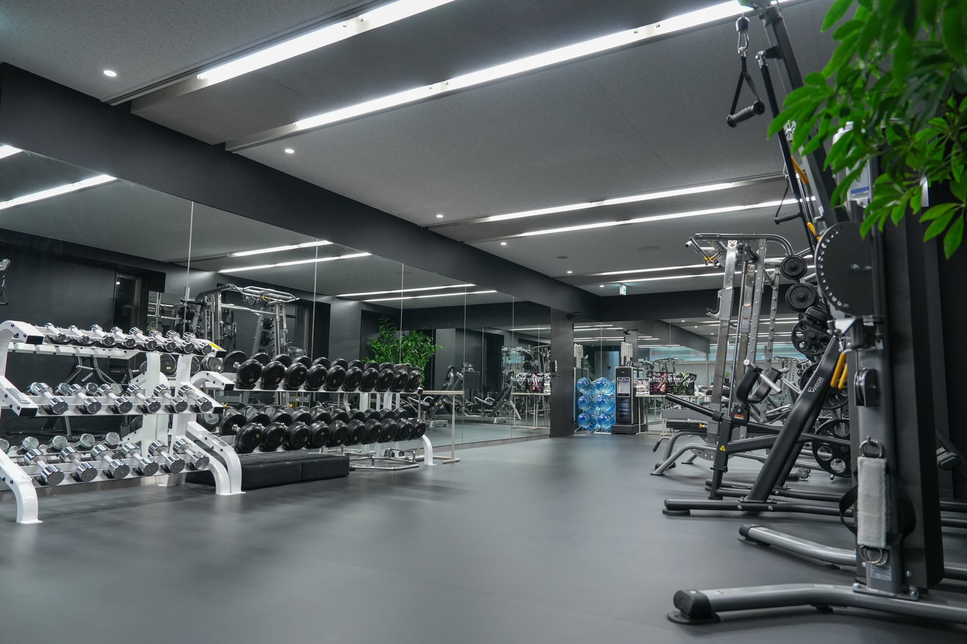 5種類のマシンを完備！半蔵門駅【徒歩1分】エリア最大級の広さ｜上質で洗練された空間の写真1