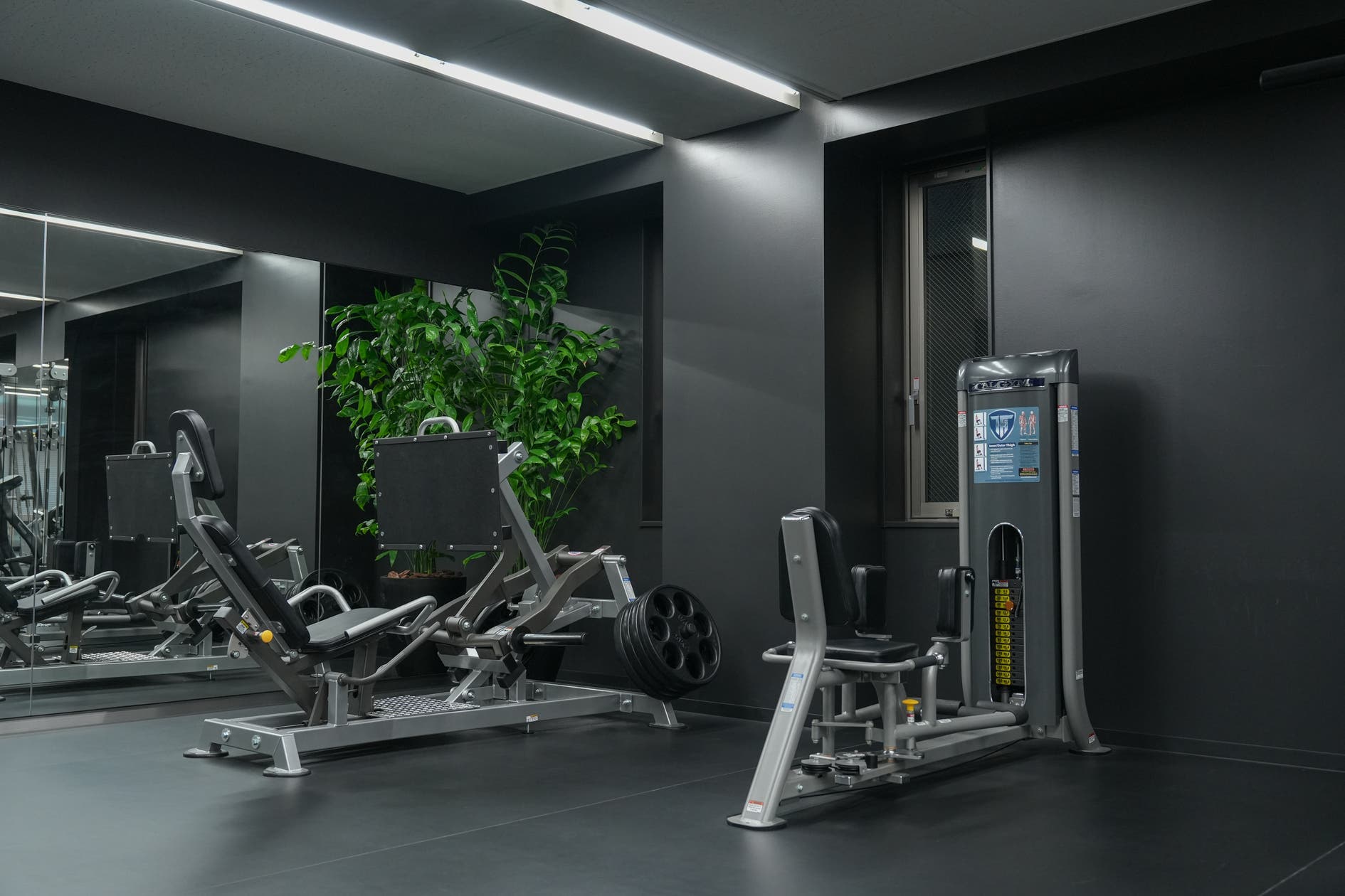 5種類のマシンを完備！半蔵門駅【徒歩1分】エリア最大級の広さ｜上質で洗練された空間の写真4