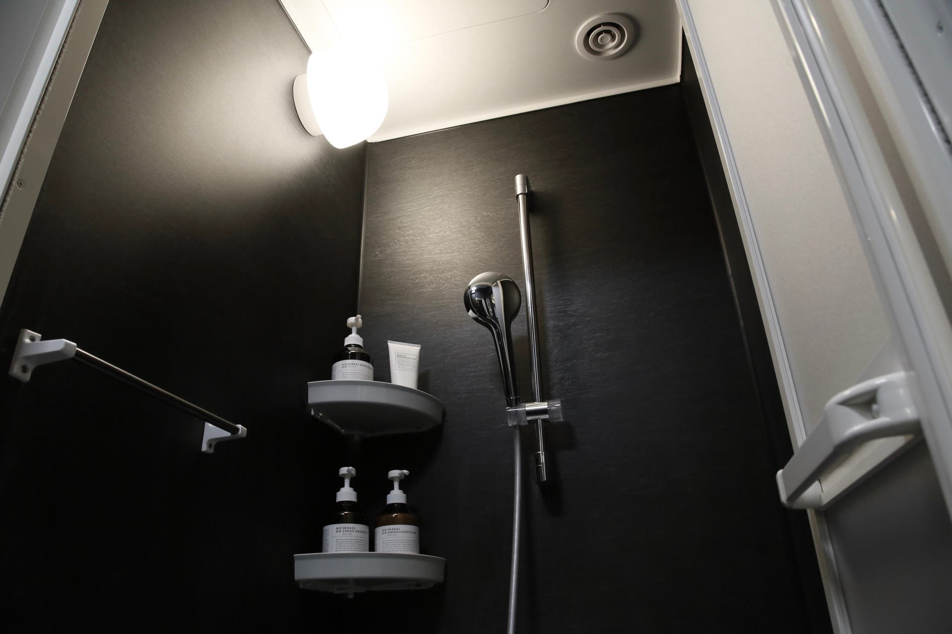 恵比寿駅徒歩3分｜天井高3m超の上質な個室レンタルジムの写真13