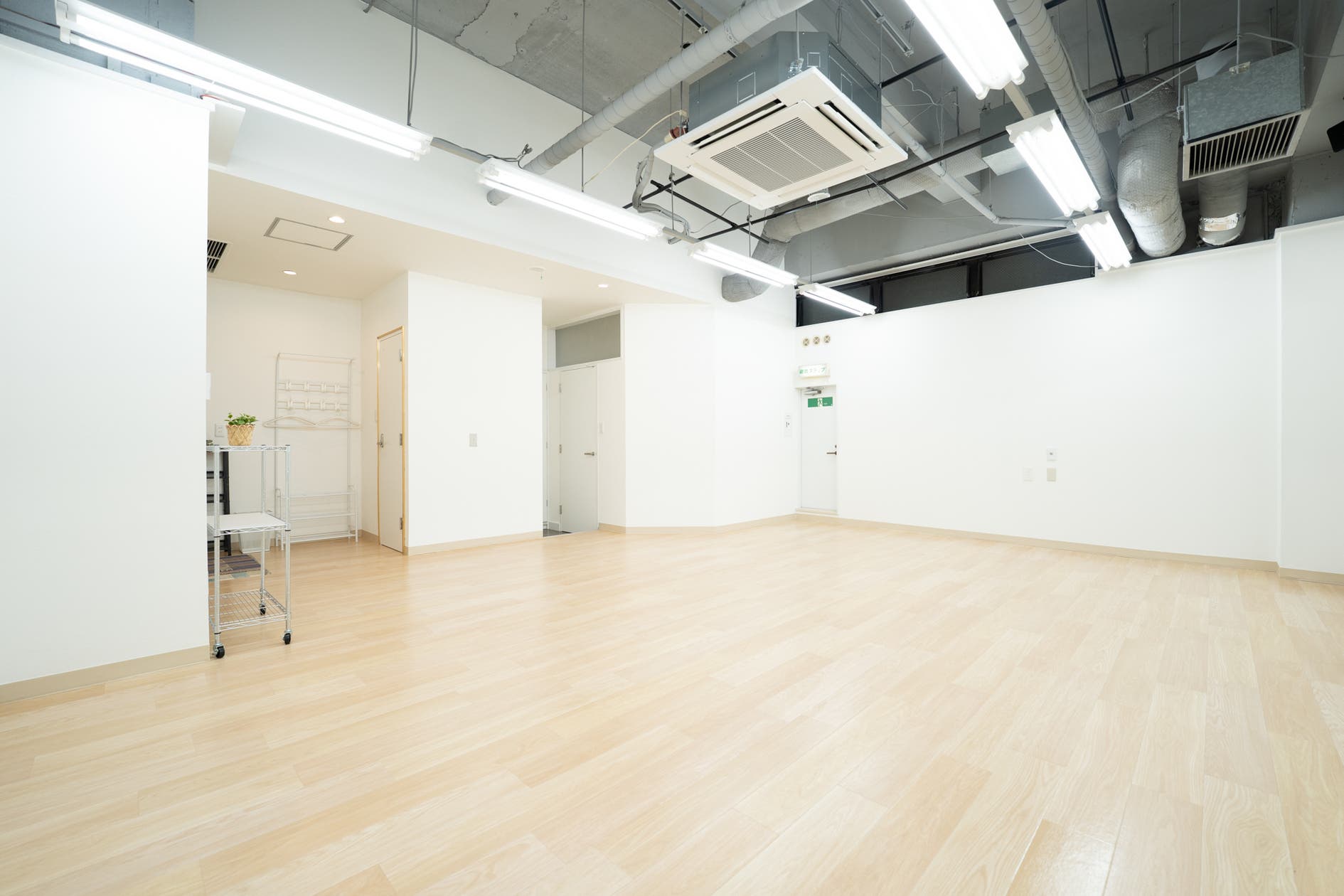 【浅草・南千住】地域最大級12名24時間OKダンススタジオ/広々地下スペース/Wi-Fi/LED照明/フィットネス、撮影などに！の写真9