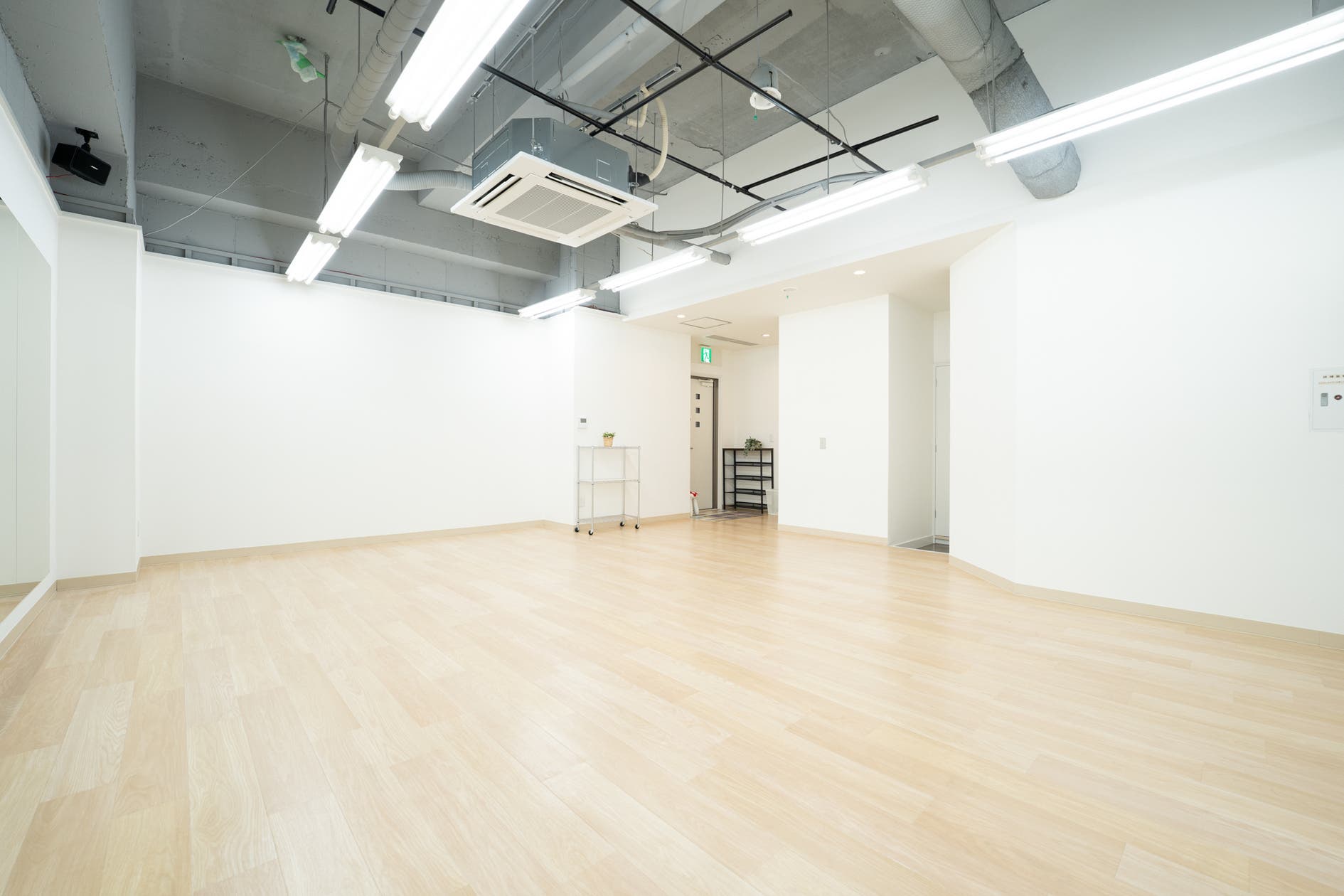 【浅草・南千住】地域最大級12名24時間OKダンススタジオ/広々地下スペース/Wi-Fi/LED照明/フィットネス、撮影などに！の写真6