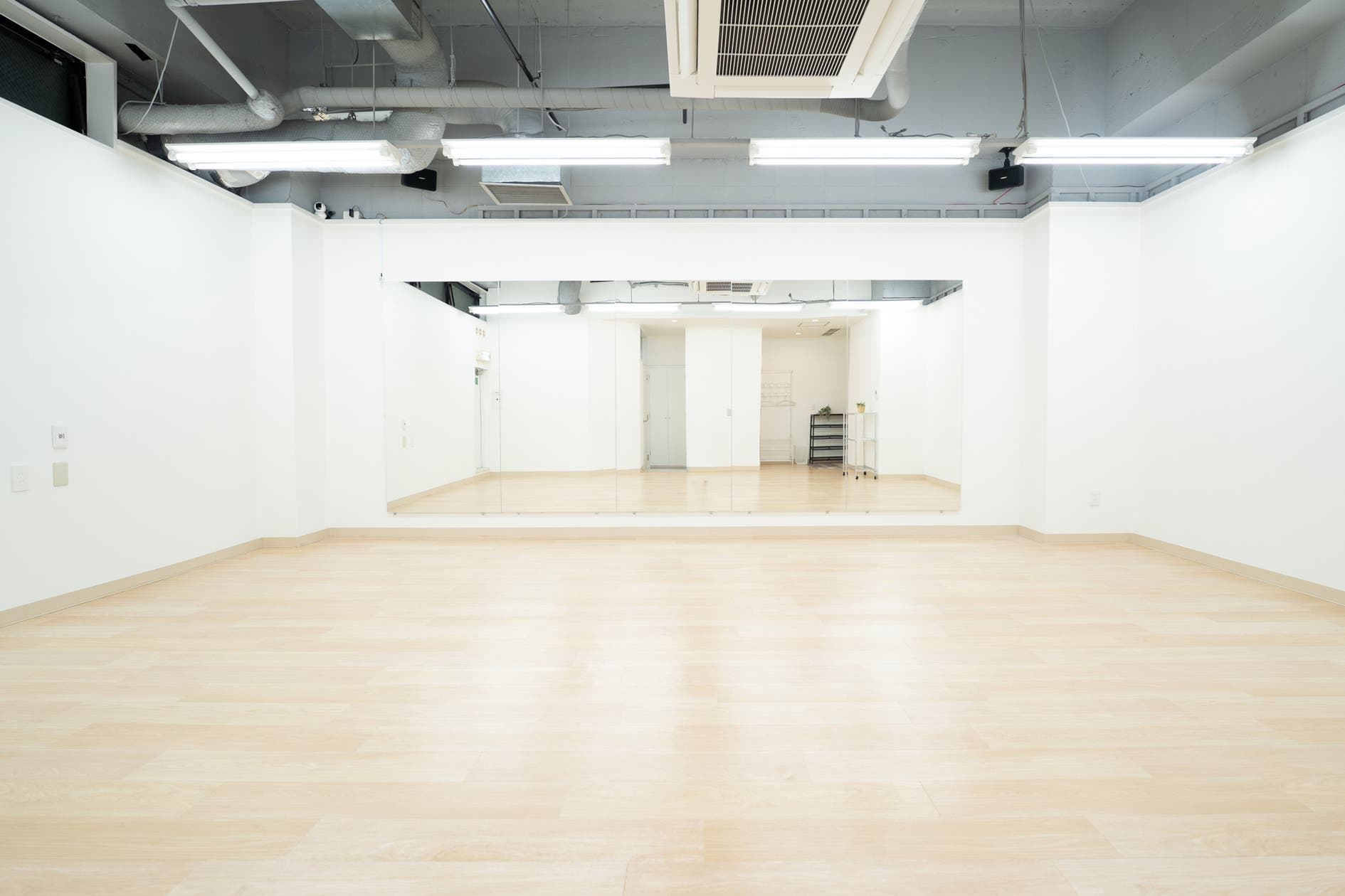 【浅草・南千住】地域最大級12名24時間OKダンススタジオ/広々地下スペース/Wi-Fi/LED照明/フィットネス、撮影などに！の写真10