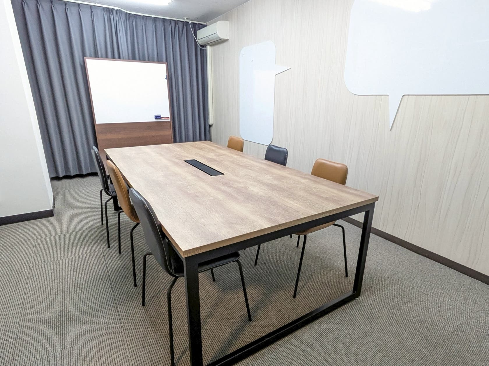 広瀬通【3階3-C会議室】テレワーク・動画撮影／ミーティング／ワークショップ／24時間OK／6名様用 の写真1