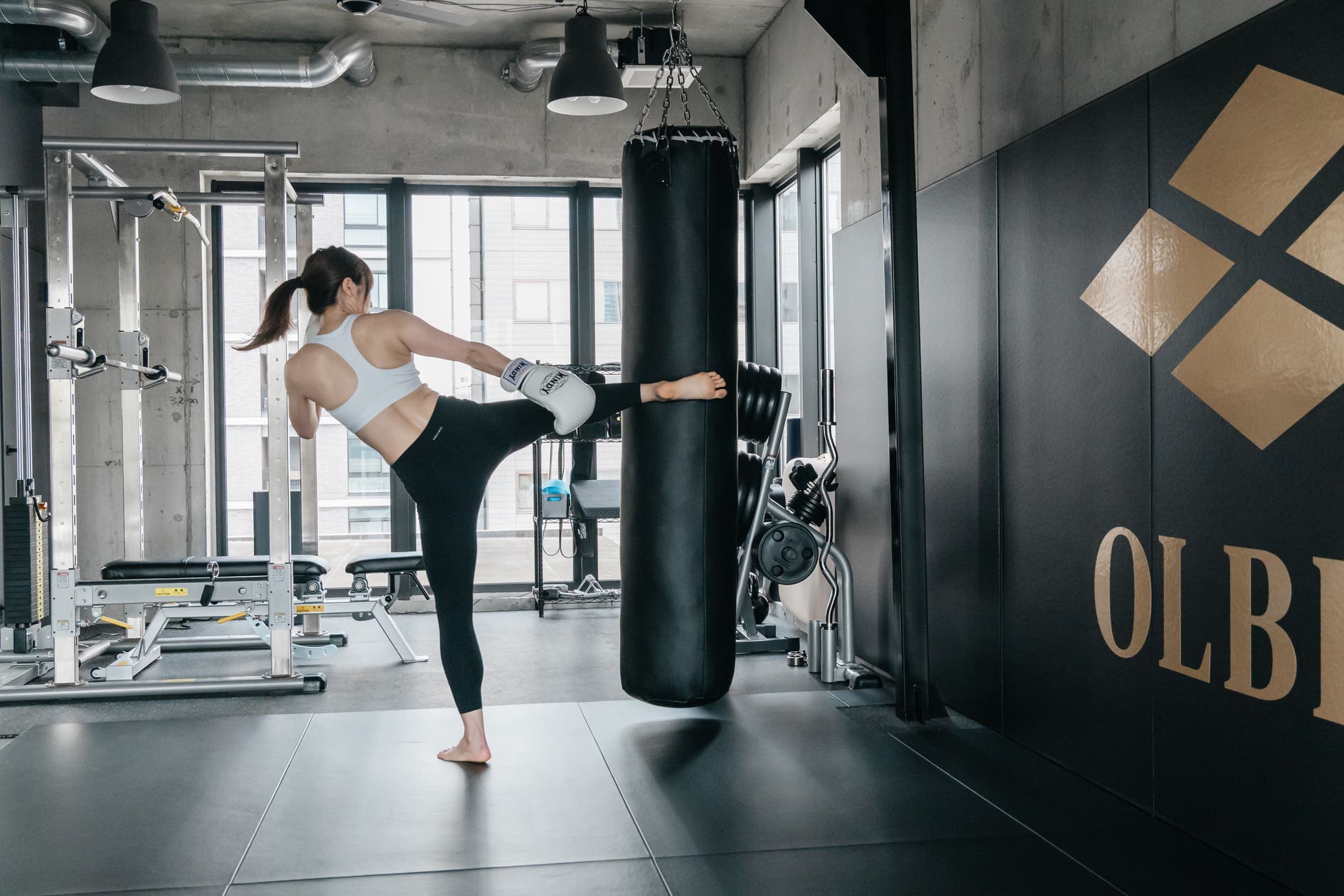 中目黒駅【徒歩3分】オープンスペース型キックボクシングジム｜天井高3m超＆トレーニングエリアも完備の写真4