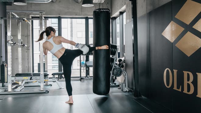 中目黒駅【徒歩3分】オープンスペース型キックボクシングジム|天井高3m超&トレーニングエリアも完備の写真4