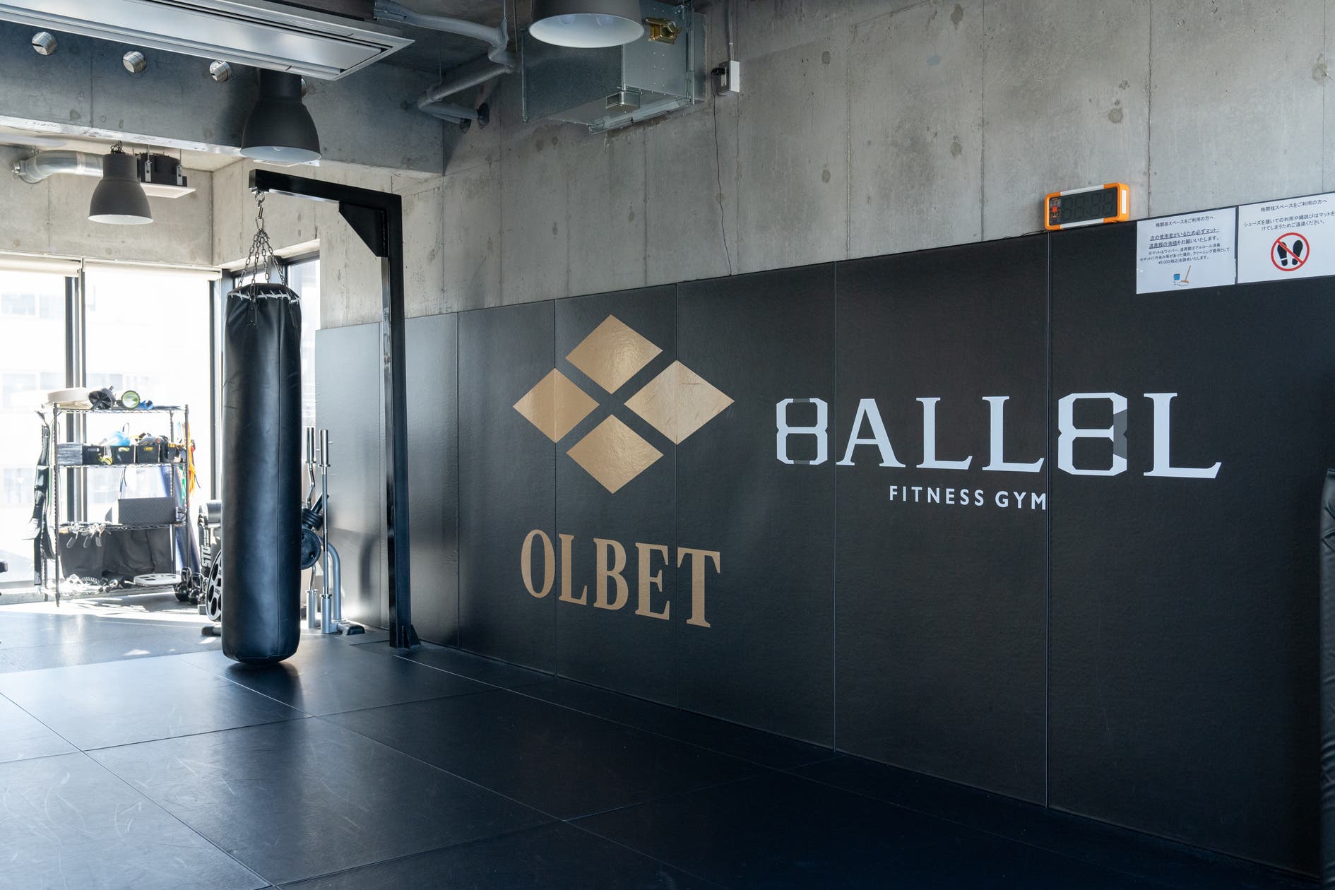 中目黒駅【徒歩3分】オープンスペース型キックボクシングジム｜天井高3m超＆トレーニングエリアも完備の写真2