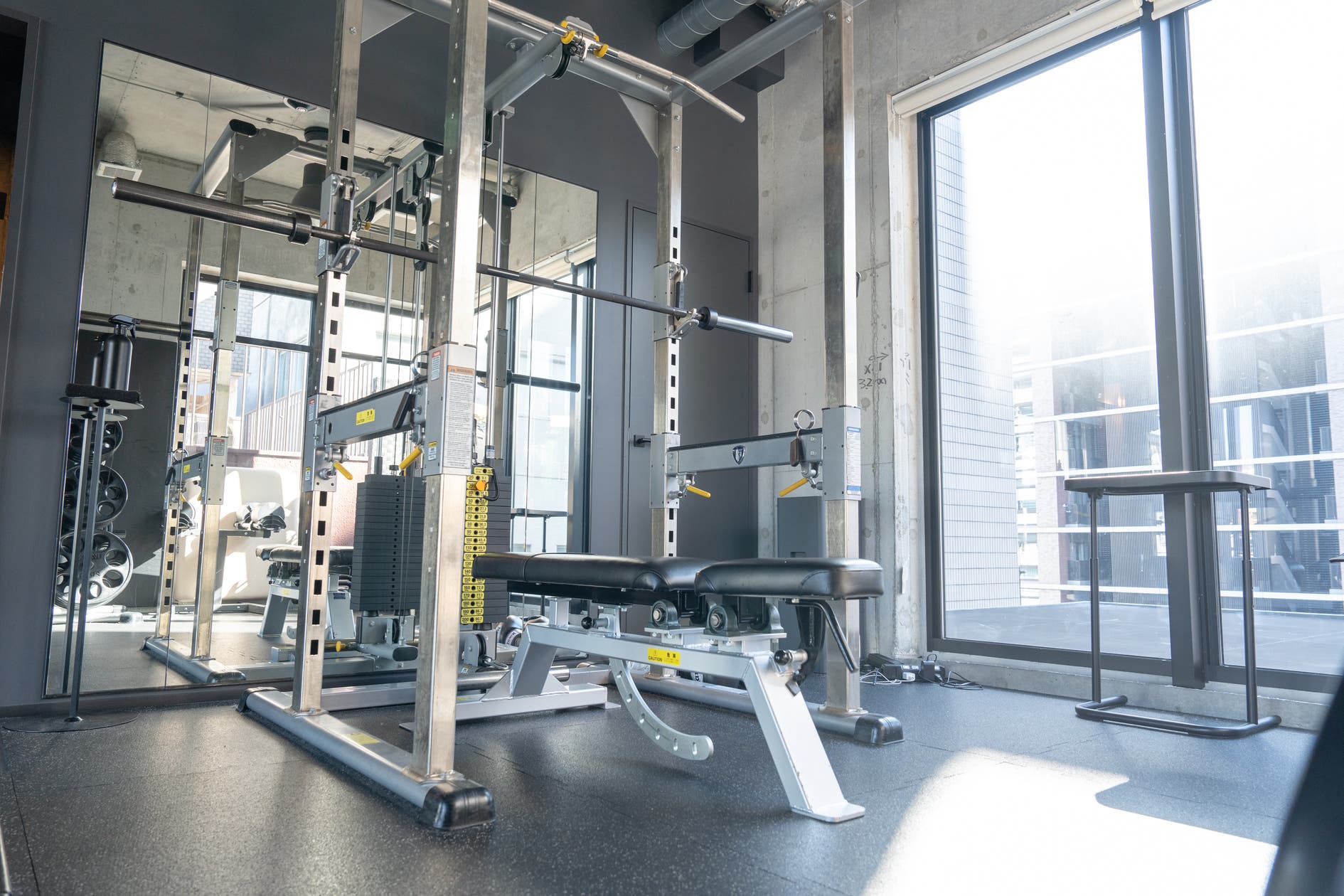 中目黒駅【徒歩3分】オープンスペース型キックボクシングジム｜天井高3m超＆トレーニングエリアも完備の写真6