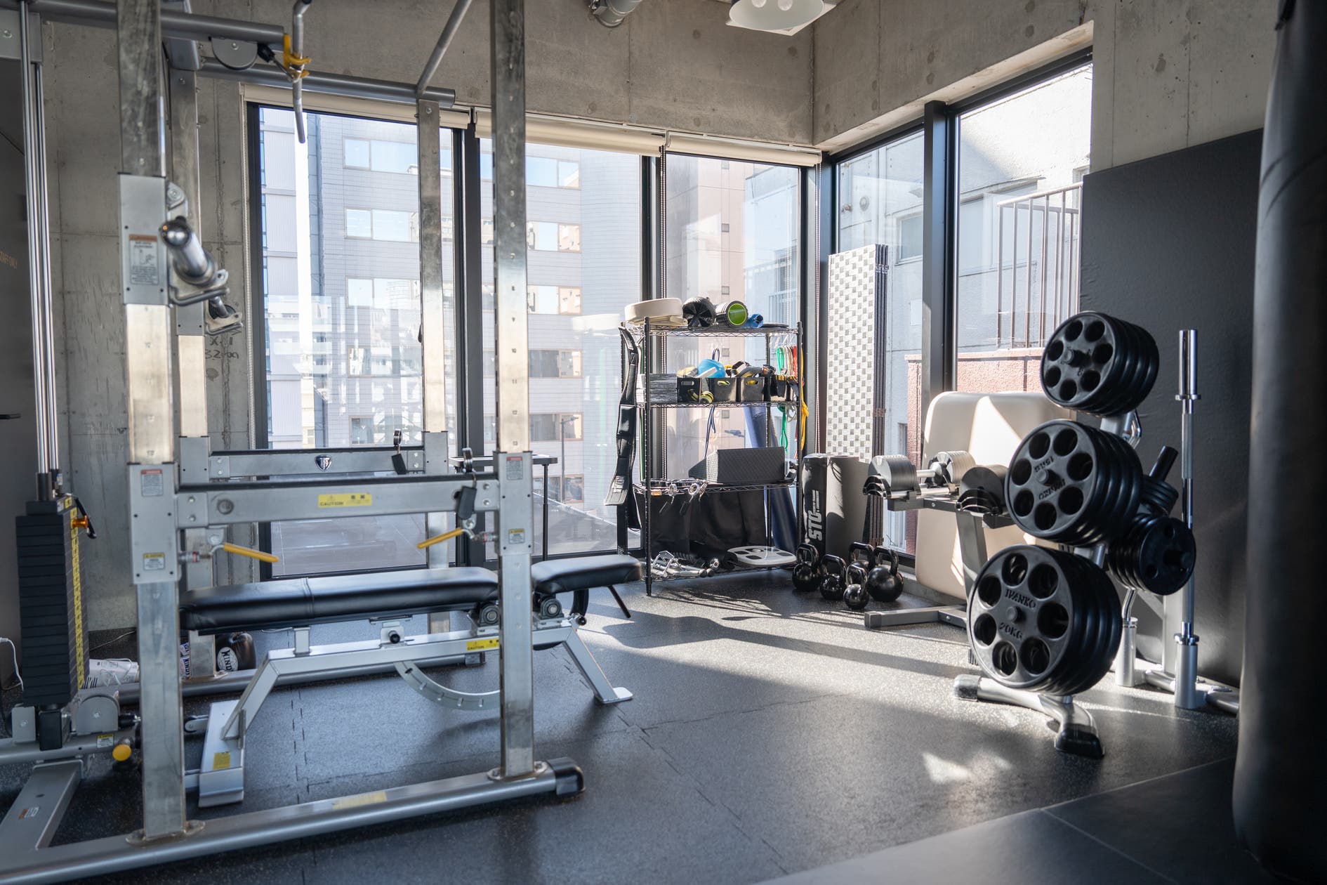 中目黒駅【徒歩3分】オープンスペース型キックボクシングジム｜天井高3m超＆トレーニングエリアも完備の写真7